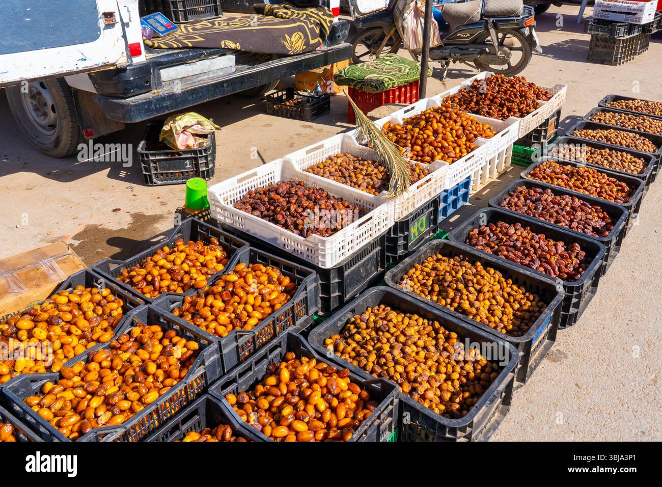 Various types dried dates hi-res stock photography and images - Alamy