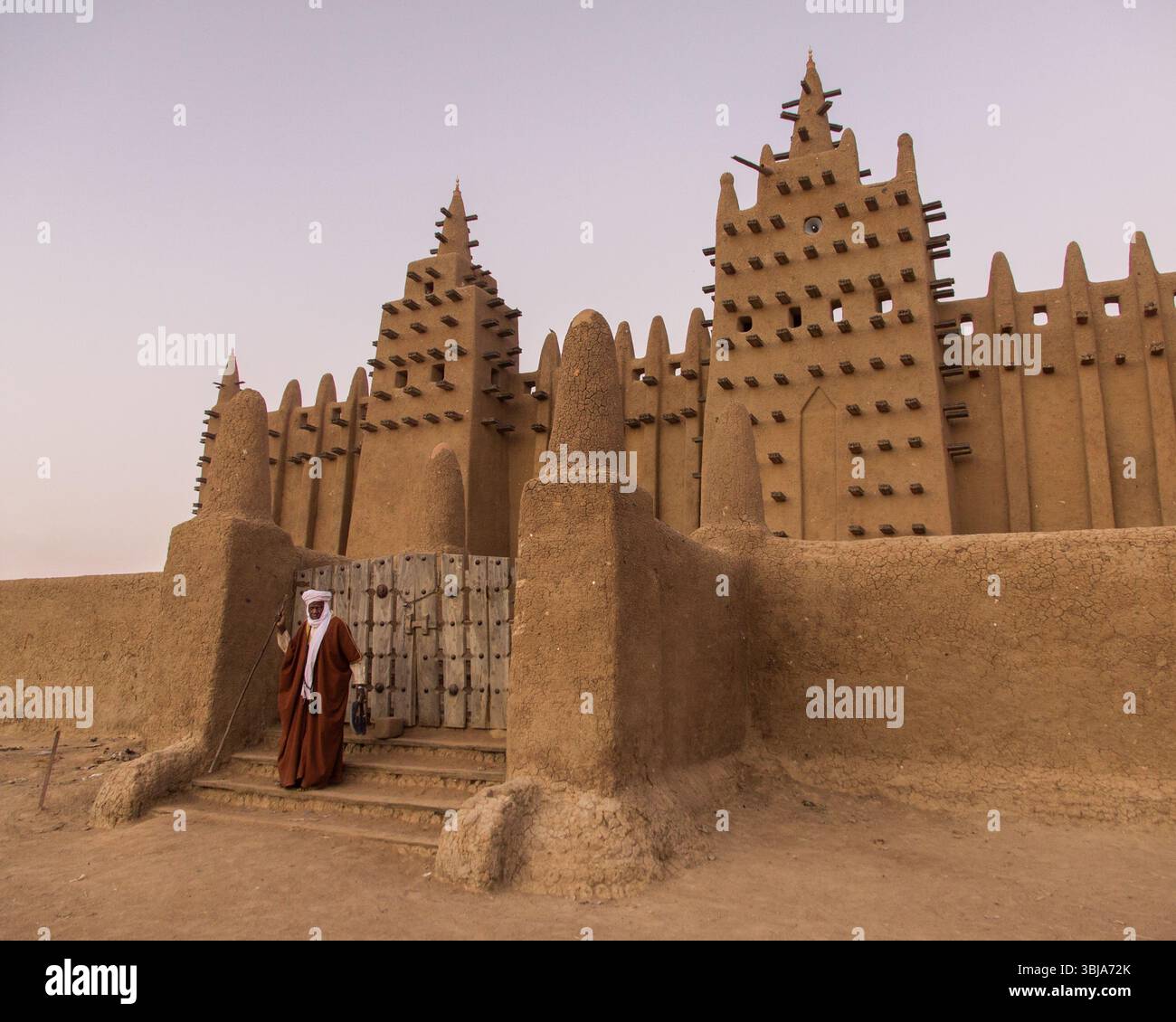 Building traditional africa hi-res stock photography and images - Alamy