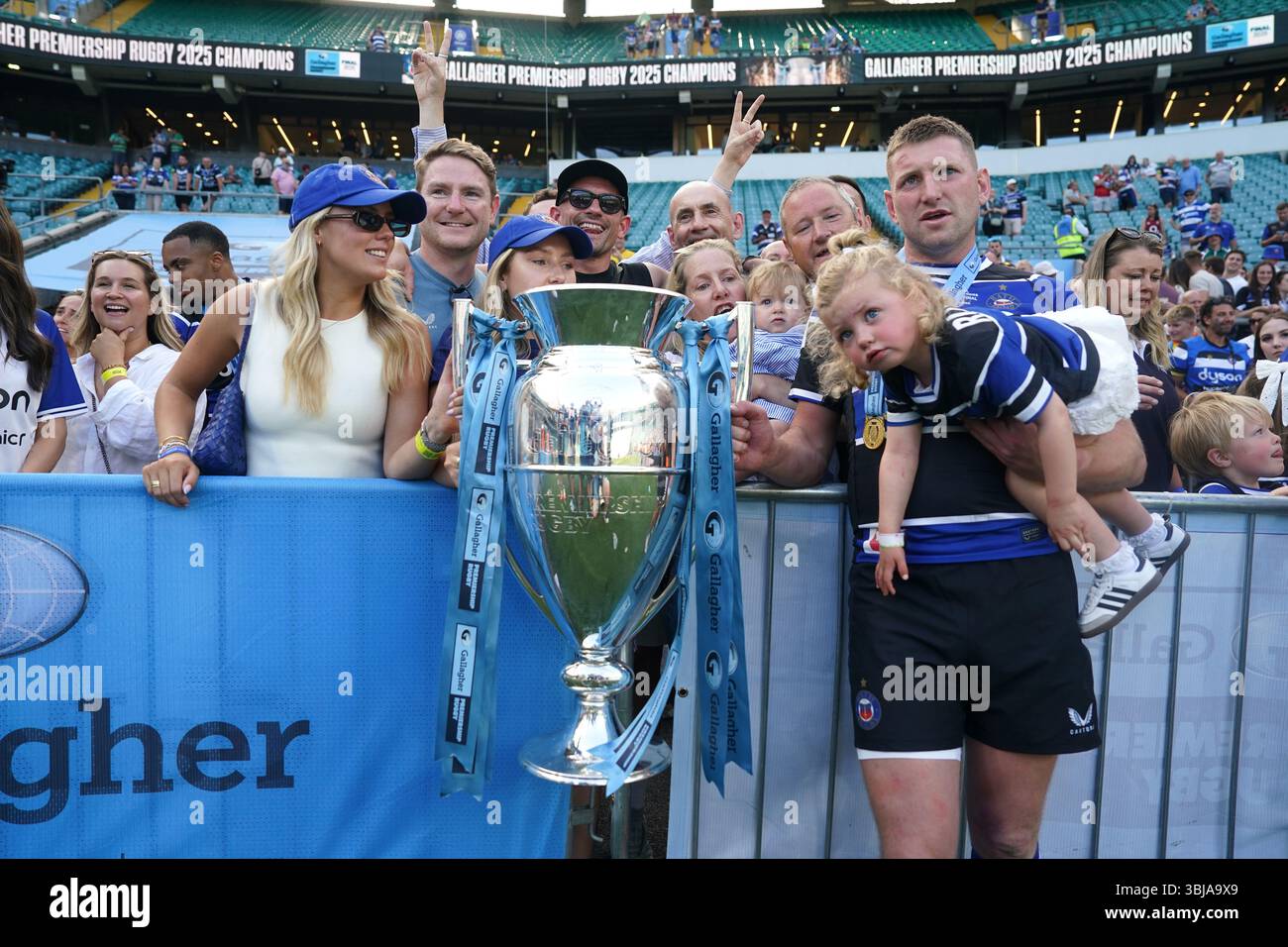 Bath Rugby's Finn Russell with daughter Charlie as he holds the trophy ...