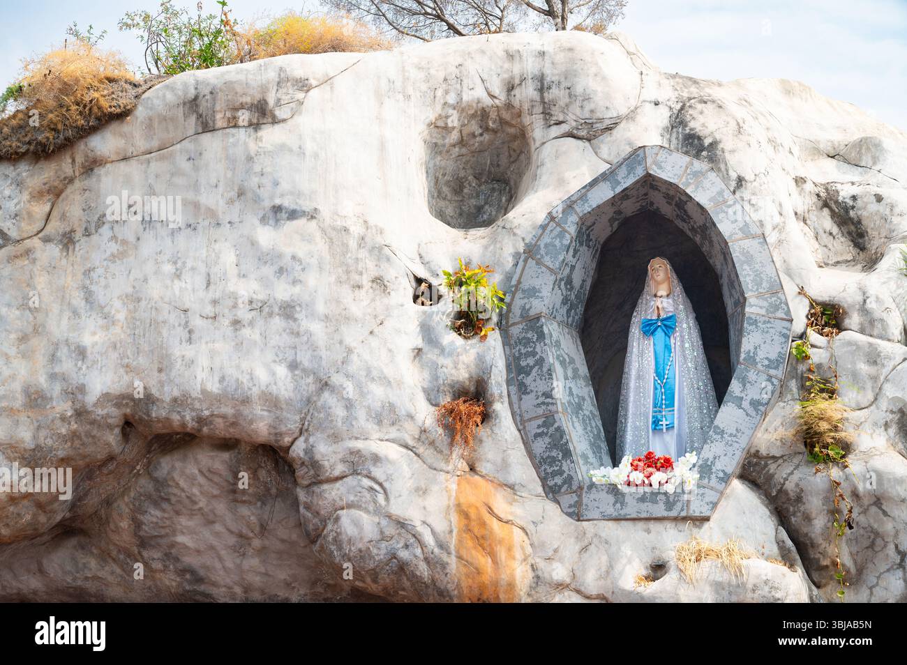 Virgin Mary Statue, Saint Philomena Catholic Church Of Mysore, India ...
