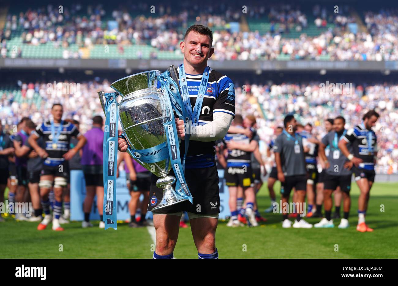 Bath Rugby's Ben Spencer celebrates with the trophy after the Gallagher ...