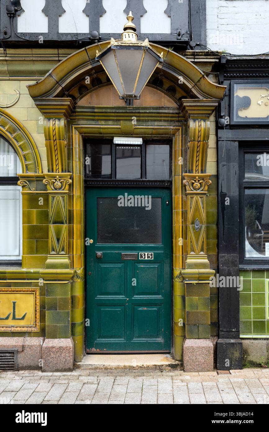 Entrance to The Old Black Bull. Friargate, Preston Stock Photo - Alamy