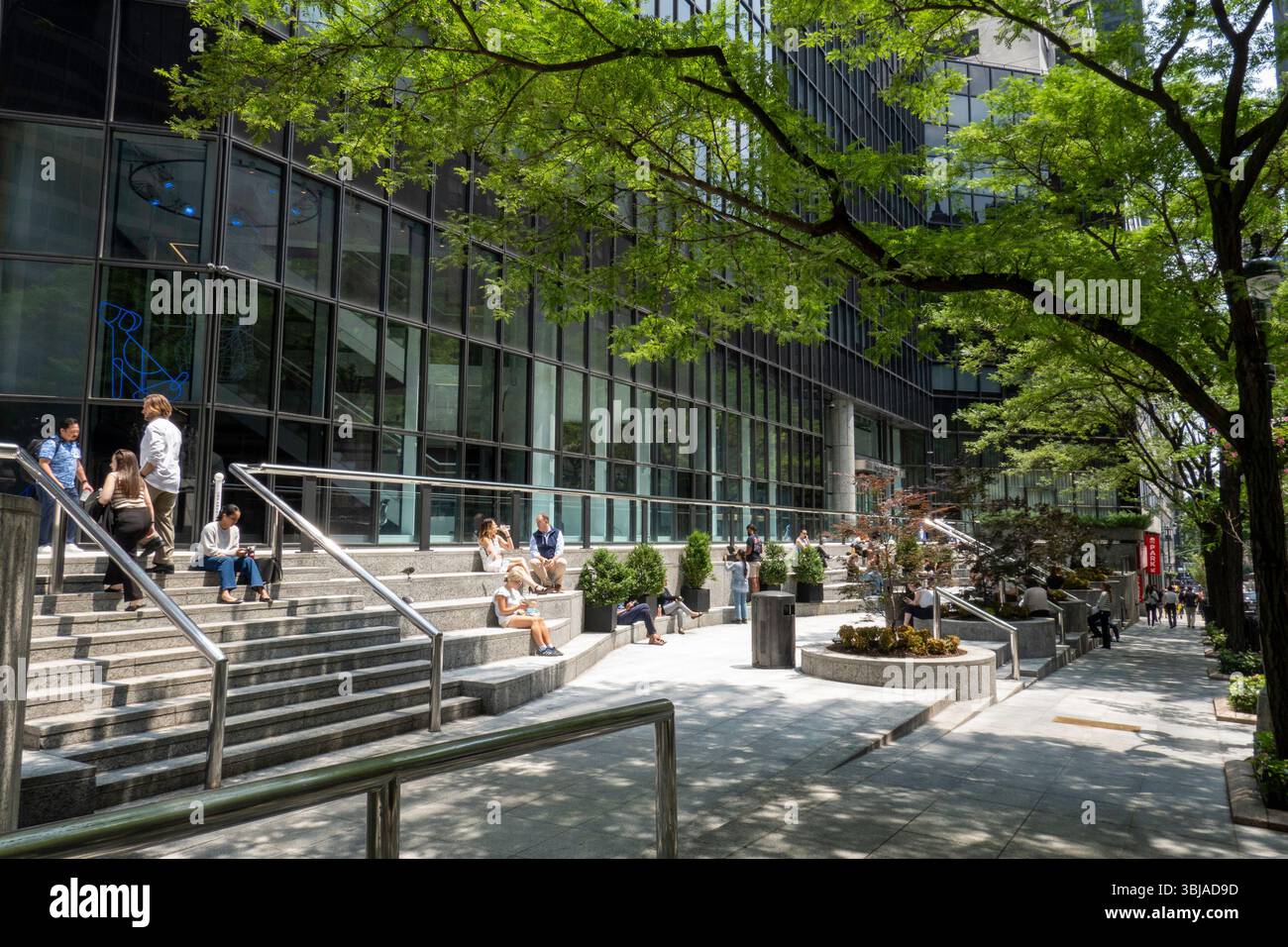 The public space at the Kalikow building provides a lunchtime ...