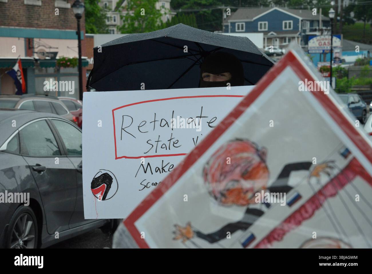 Hudson, Massachusetts, USA. 14th June, 2025. Residents turn out in for ...