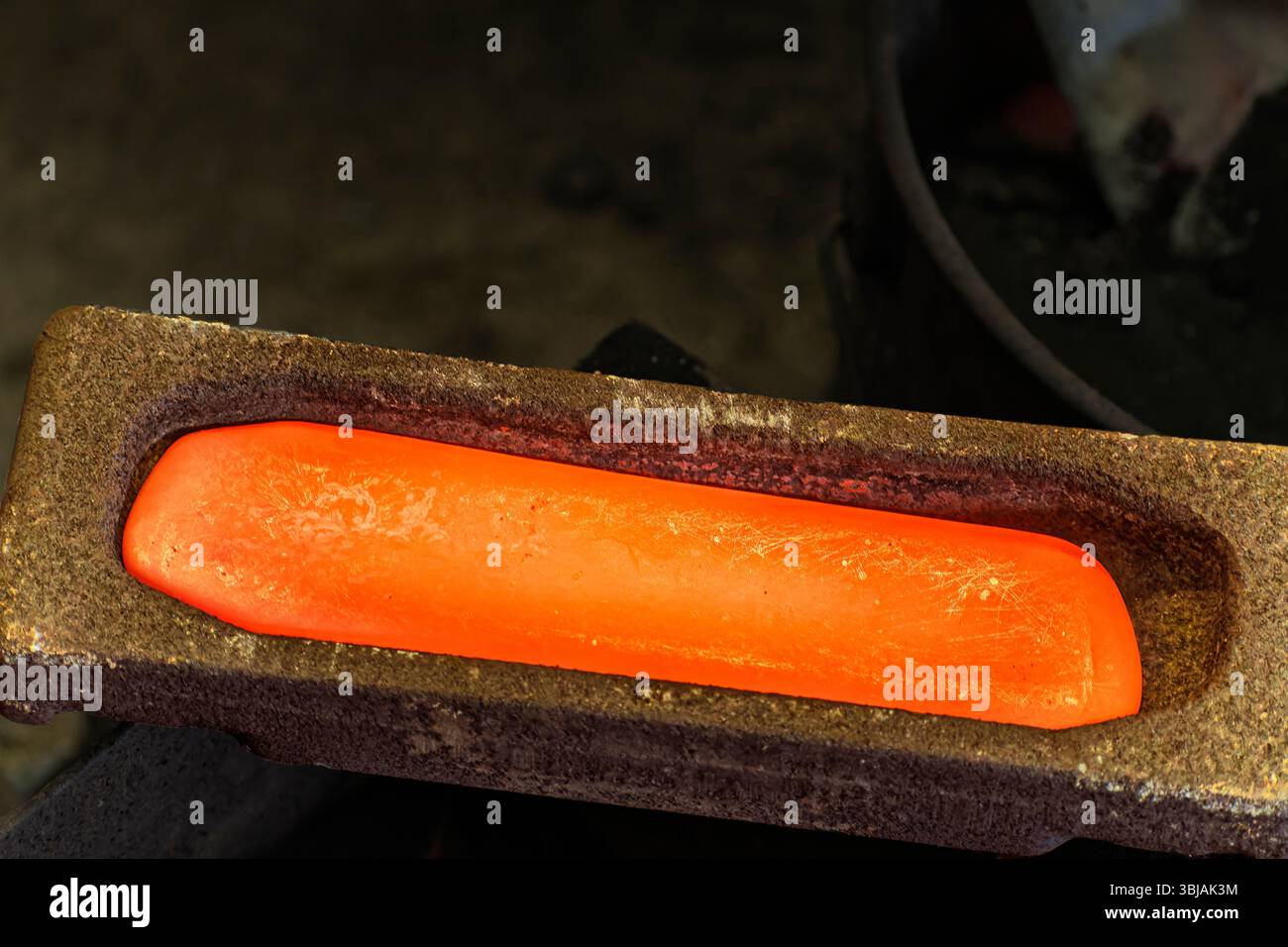 Casting in ingot mold hi-res stock photography and images - Alamy
