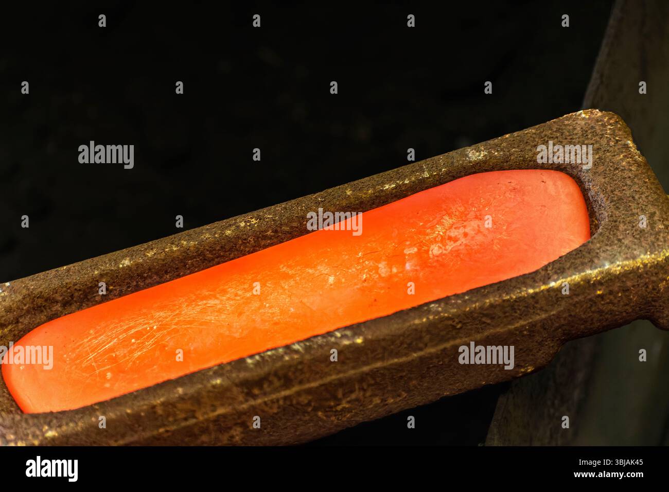 Casting in ingot mold hi-res stock photography and images - Alamy