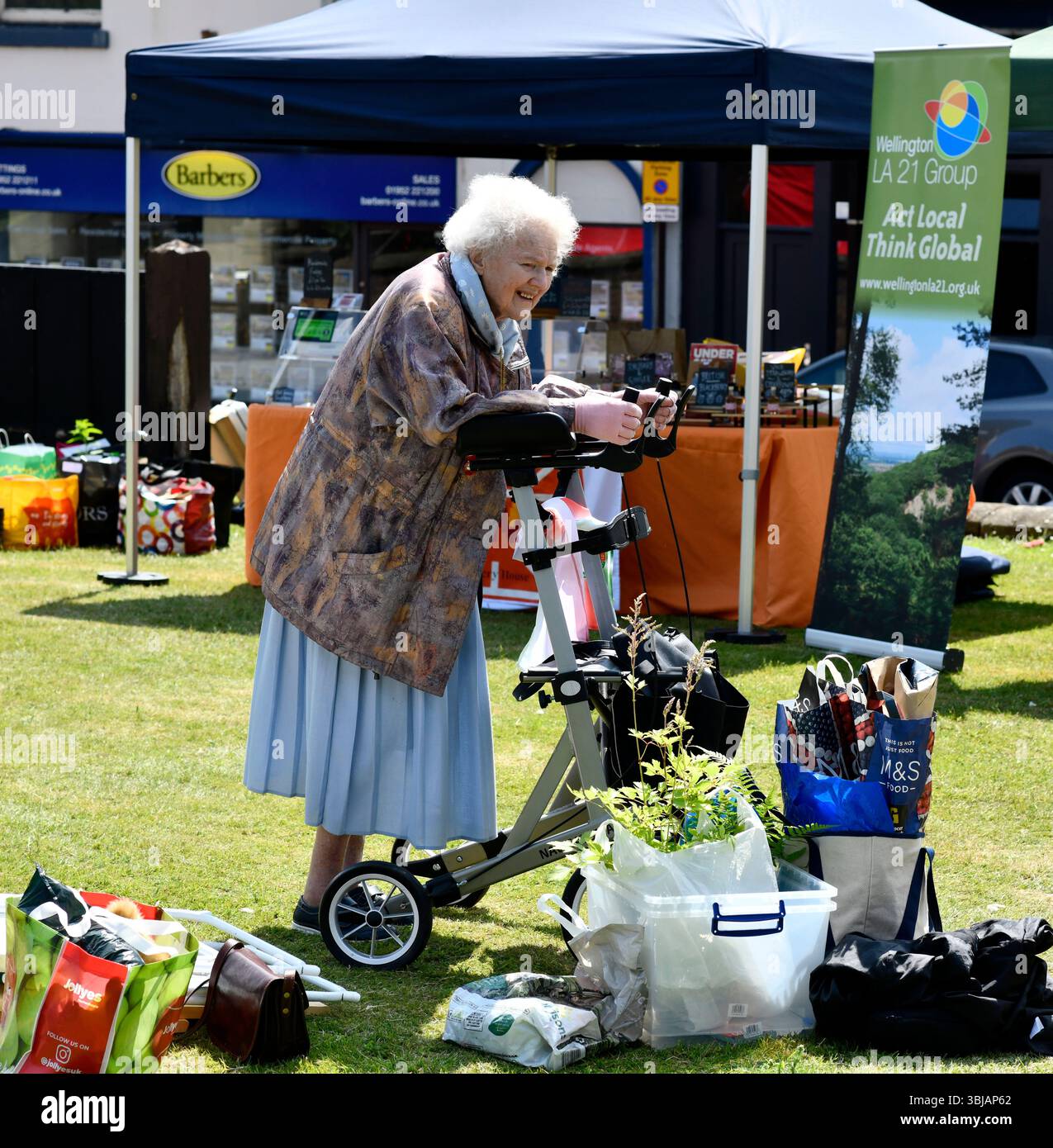 Elderly women walking frame hi-res stock photography and images - Alamy