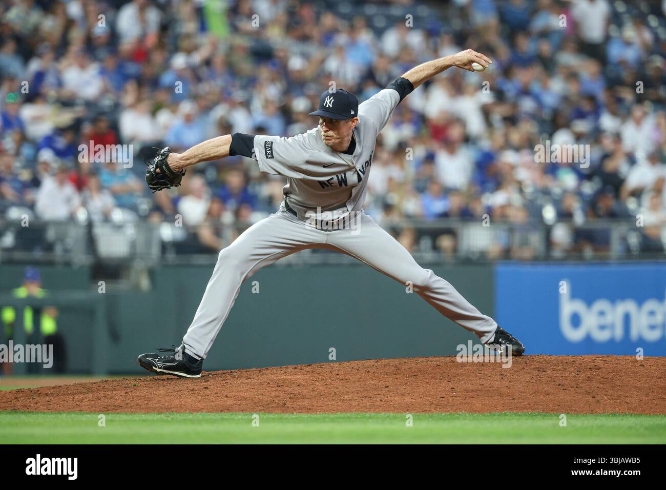 June 12, 2025: New York Yankees relief pitcher Tim Hill (41) pitches ...