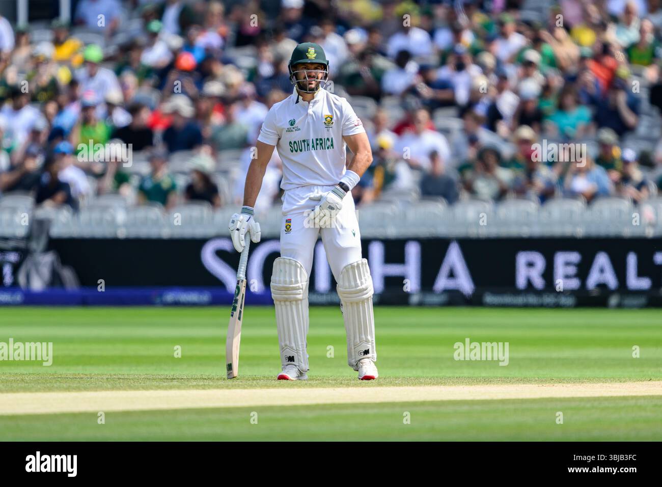 England vs australia cricket 2025 hi-res stock photography and images ...
