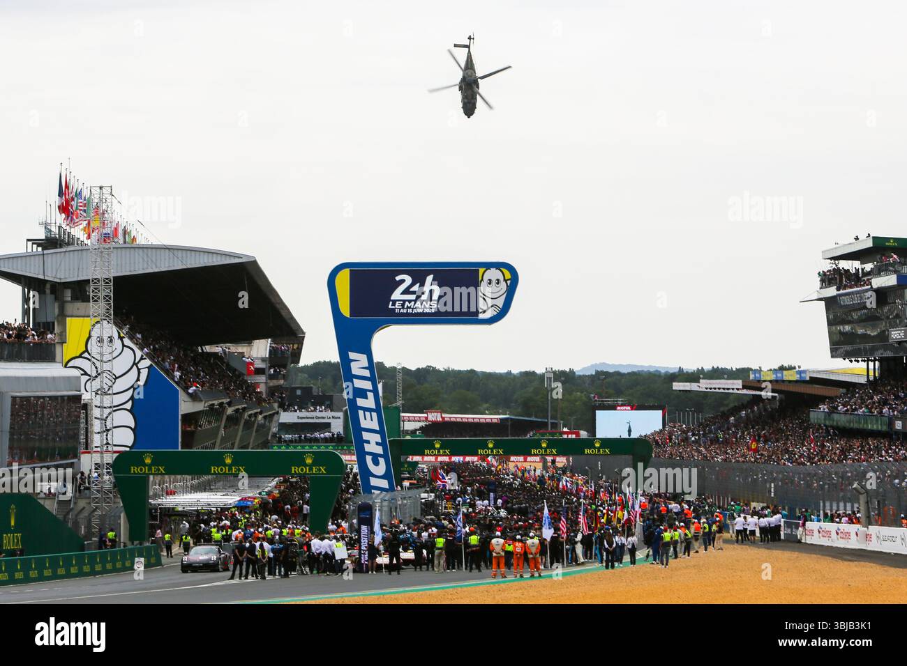 Le Mans, France. 14 Jun, 2025. Start of the race, during the 24h of Le ...