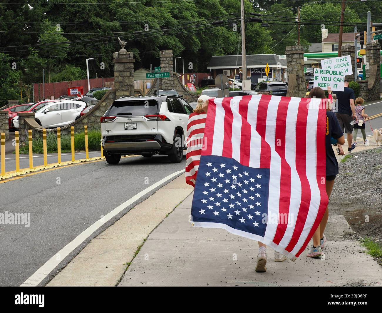 Bethesda, Maryland, USA. 14th June, 2025. No Kings protestors head to a ...