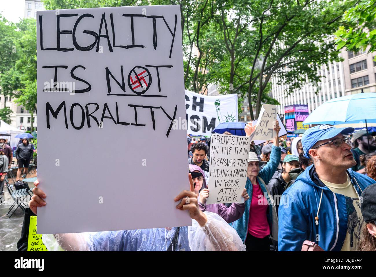 New York, USA. 14th June, 2025. People defy the rain and carry anti ...
