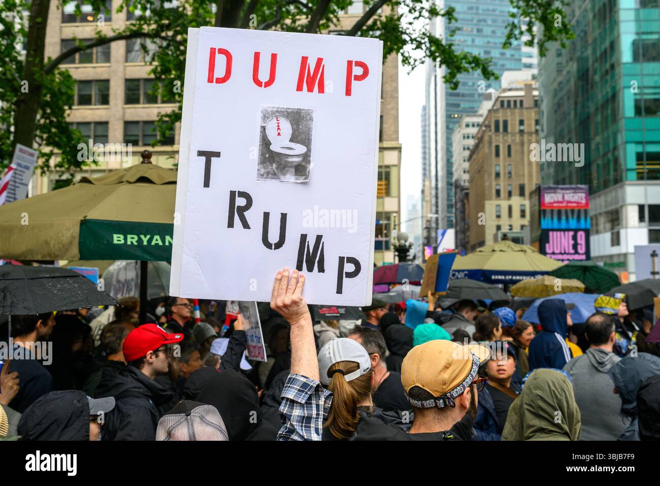 New York, USA. 14th June, 2025. People defy the rain and carry anti ...
