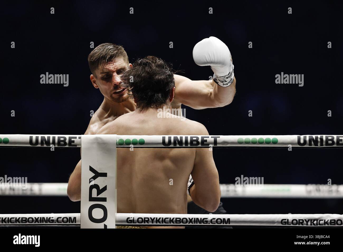 ROTTERDAM - Kickboxer Rico Verhoeven in action against Russian Artem ...