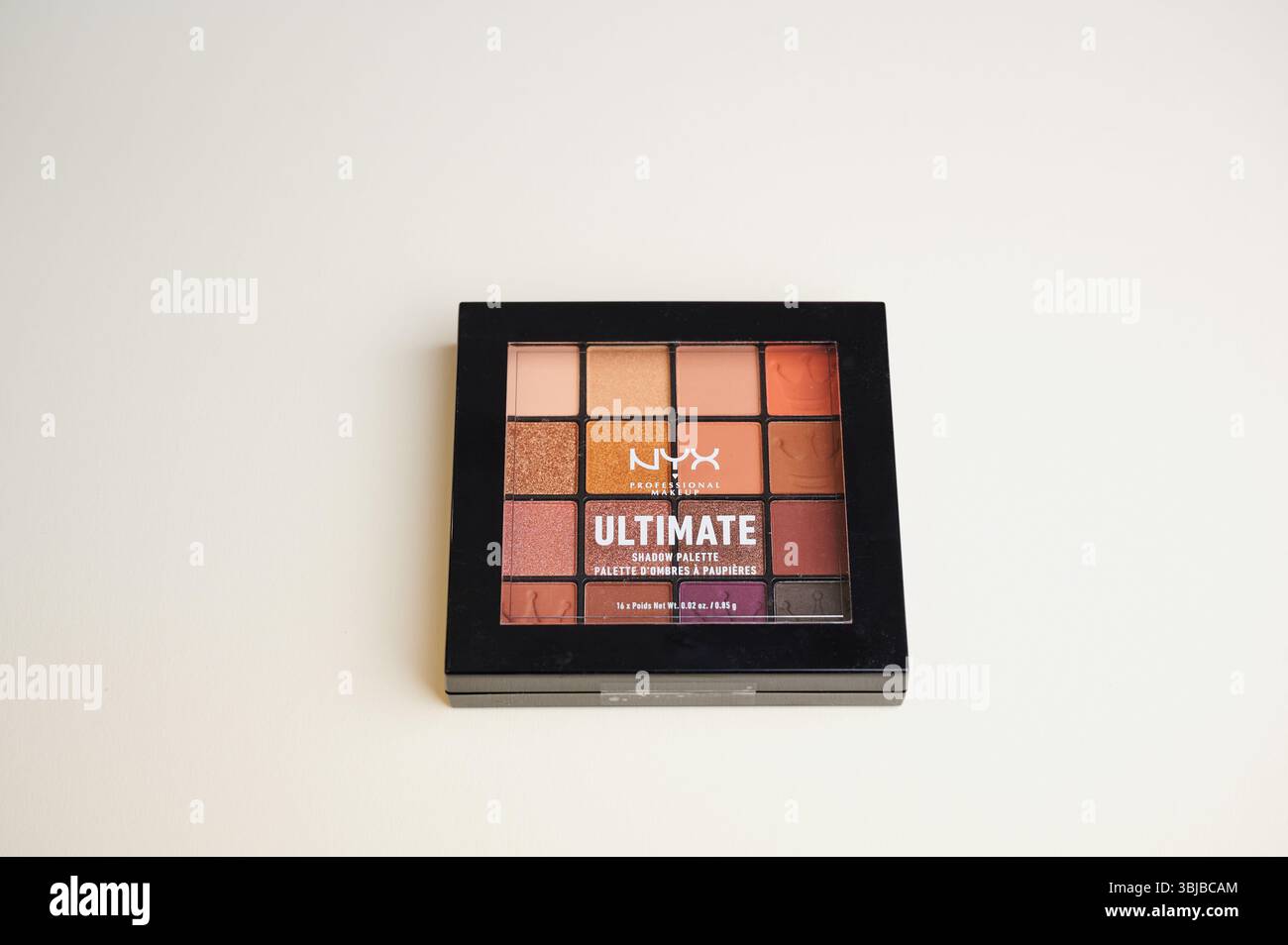 Nyx eyeshadow hi-res stock photography and images - Alamy