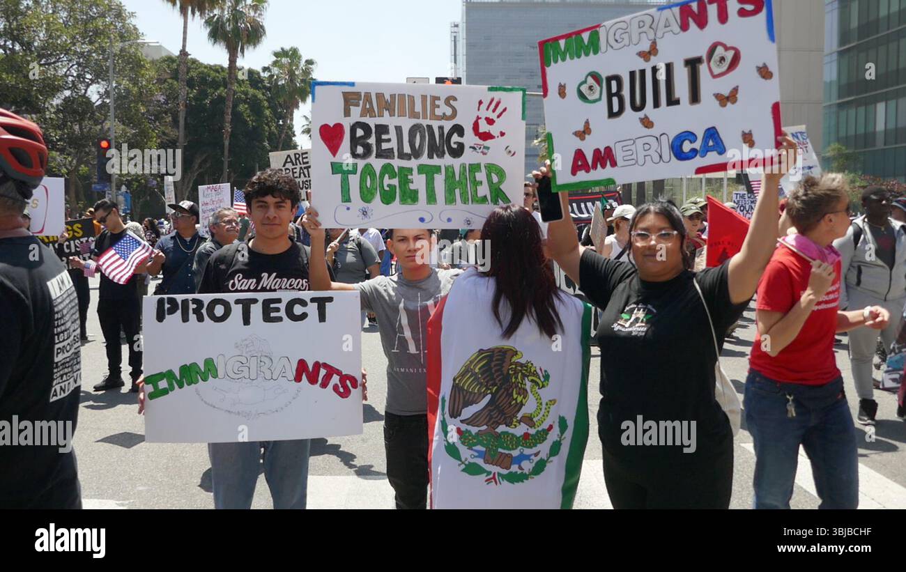 Los Angeles, California, USA 14th June 2025 Protect Immigrants Sign ...