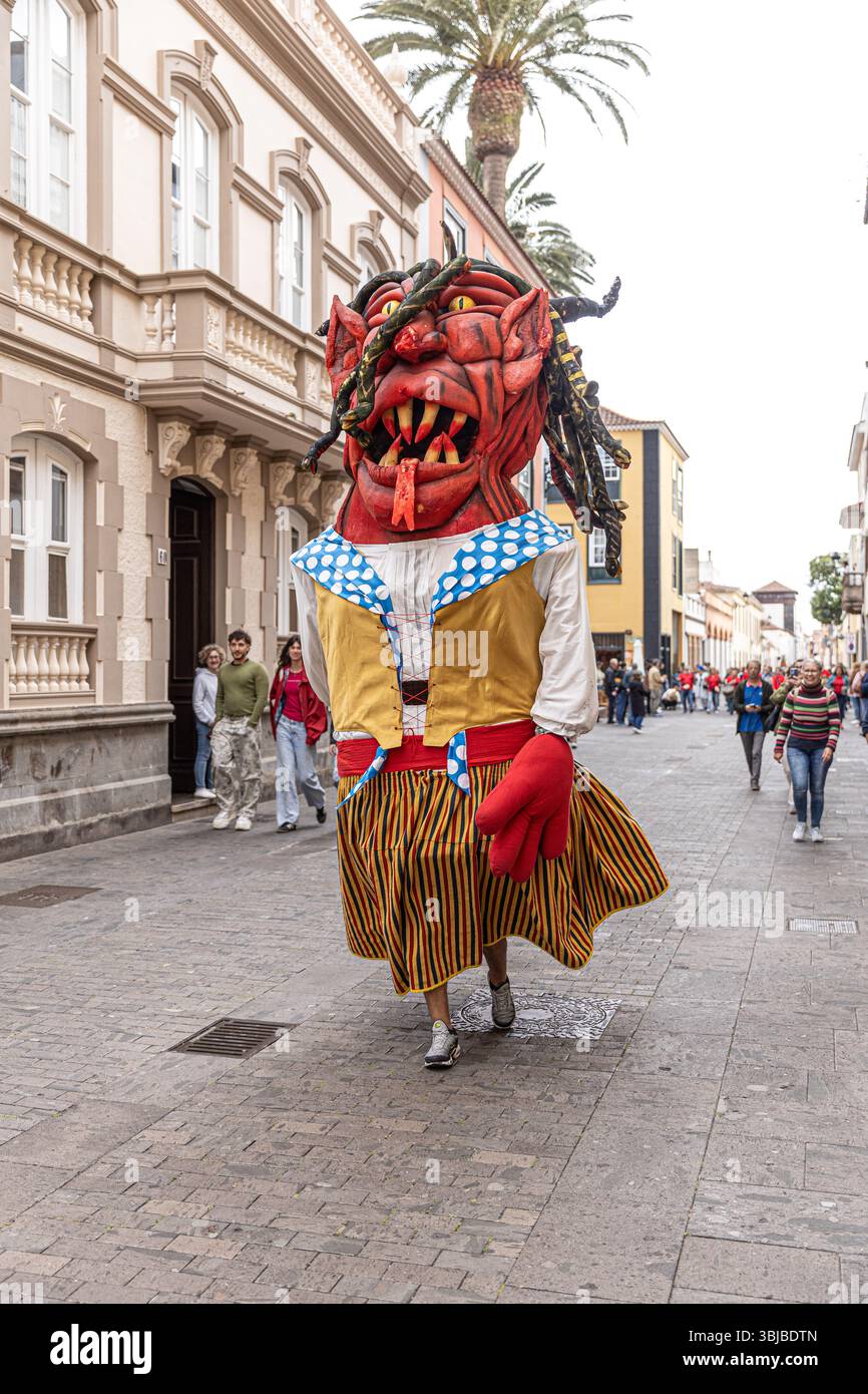 Giant festival puppets spain hi-res stock photography and images - Alamy