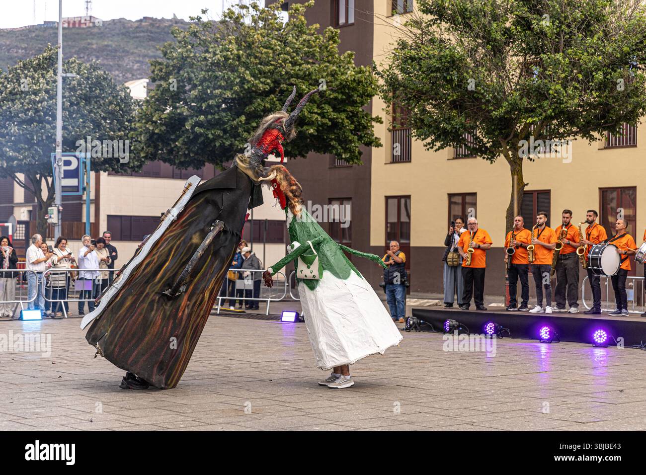 Giant festival puppets spain hi-res stock photography and images - Alamy