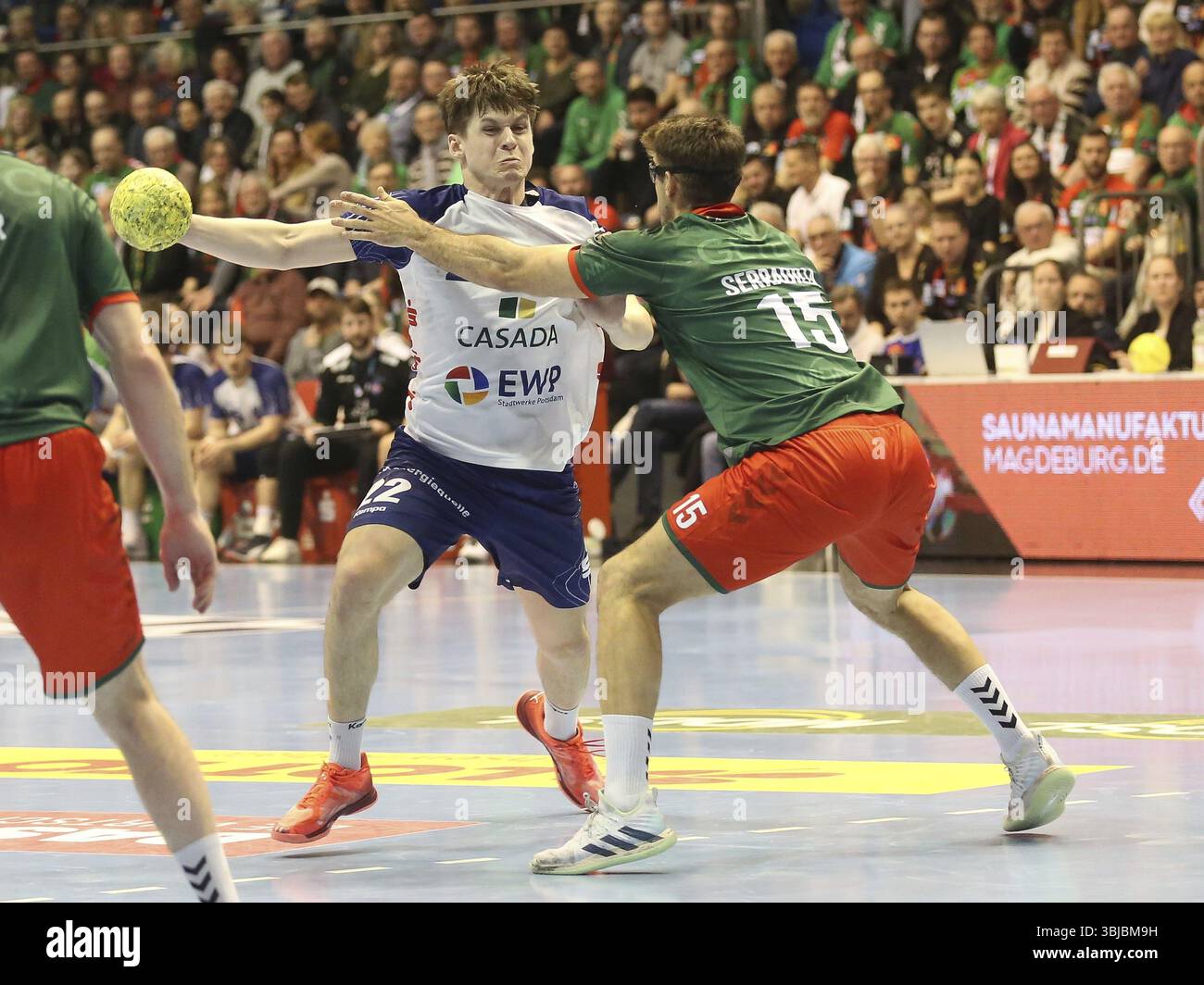 Maxim Orlov (VfL Potsdam, 22) and Antonio Serradilla Cuenca (SC Magdeburg, 15) in the DAIKIN HBL ...