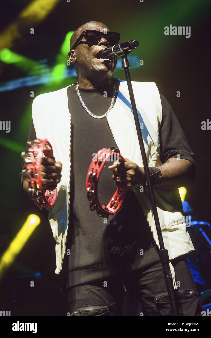 Ray Greene, singer of Santana live on Oneness Tour 2025 at the Berlin ...