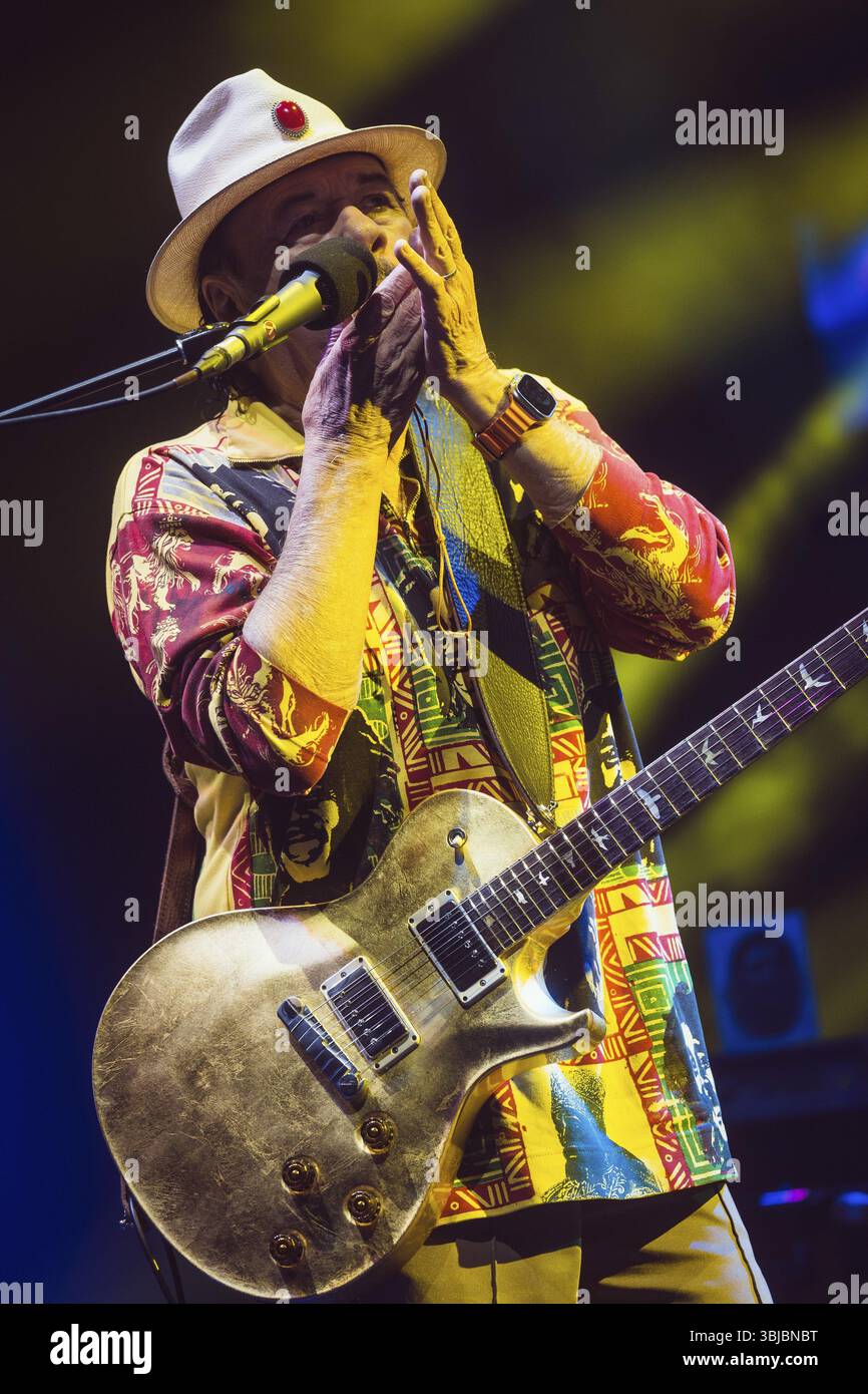 Carlos Santana, singer and guitarist of Santana live on Oneness Tour ...