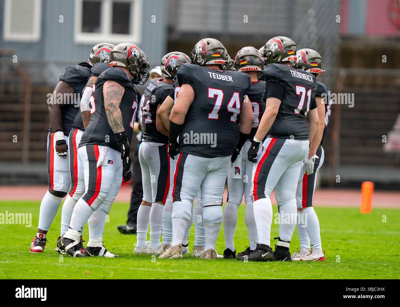 Huddle vor einem Spielzug von den Cologne Centurions Cologne Centurions ...