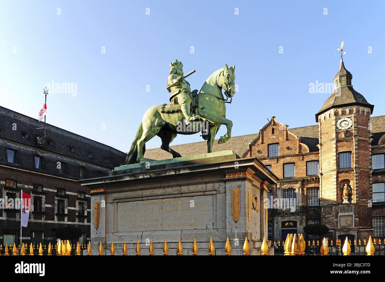 Jan Wellem monument on the market square in Duesseldorf Stock Photo - Alamy