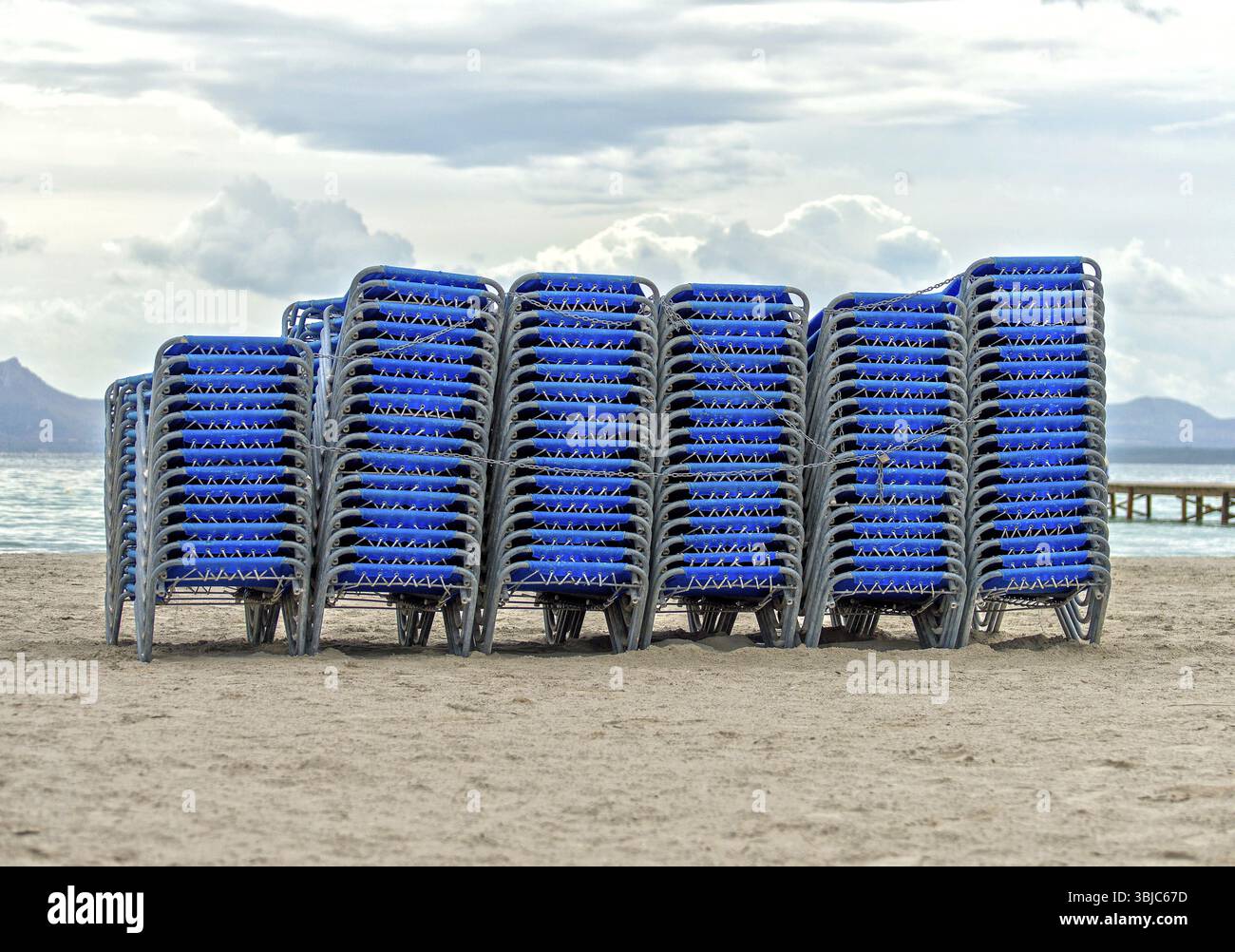 Folded canvas chair hi-res stock photography and images - Alamy