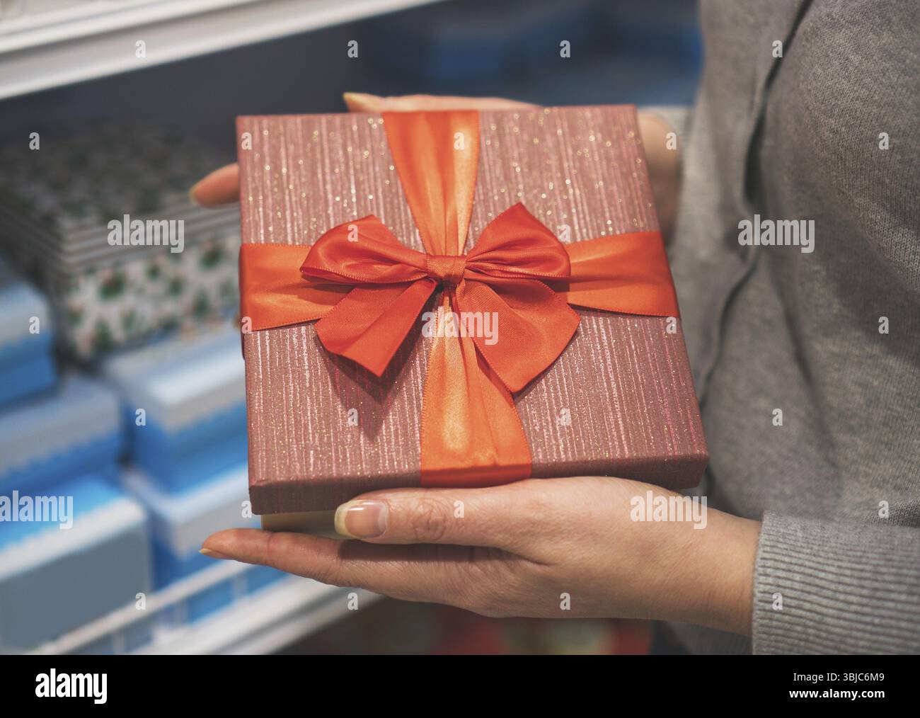 Hands give wrapped gift hi-res stock photography and images - Alamy