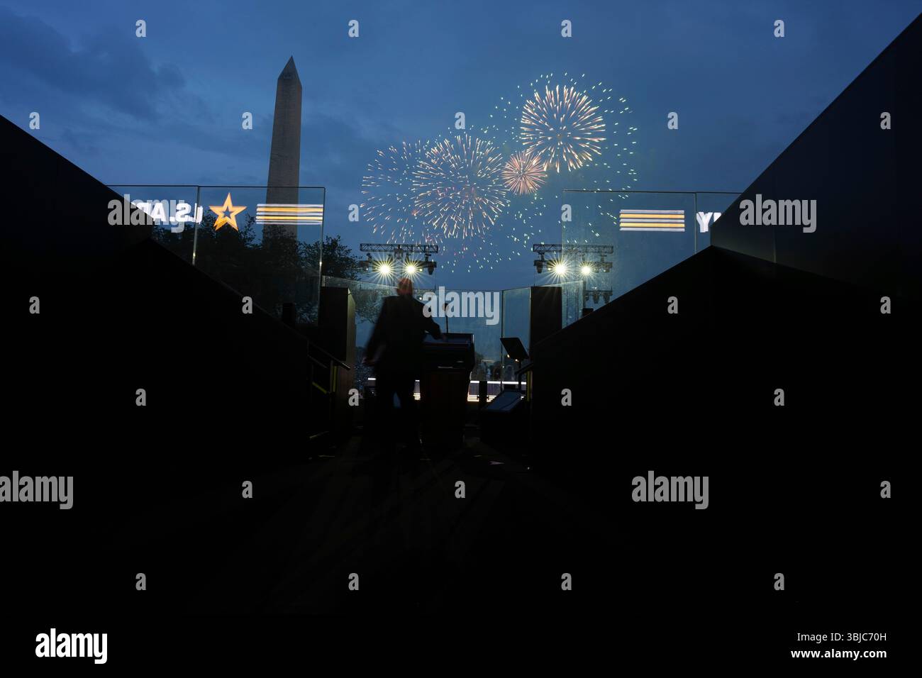 Fireworks burst over the Ellipse during an event to honor the Army's ...