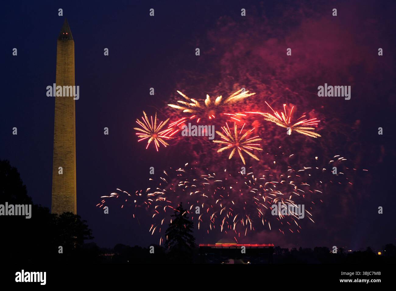 Fireworks burst over the Ellipse during an event to honor the Army's ...