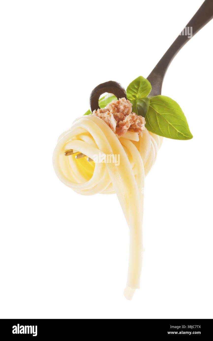 Spaghetti tuna black olive hi-res stock photography and images - Alamy