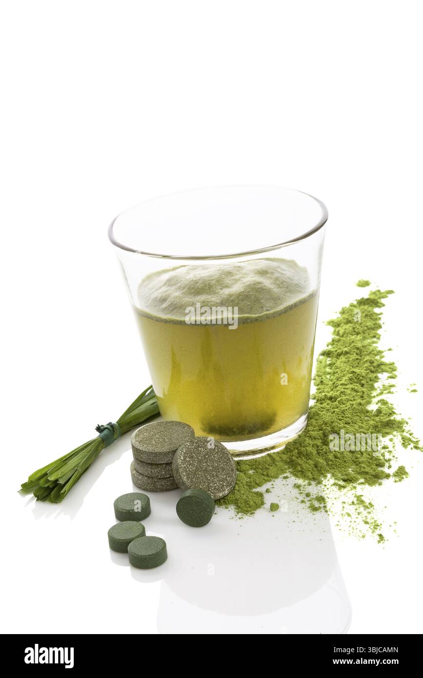 Green juice. Dietary supplements, spirulina, chlorella, wheatgrass ...