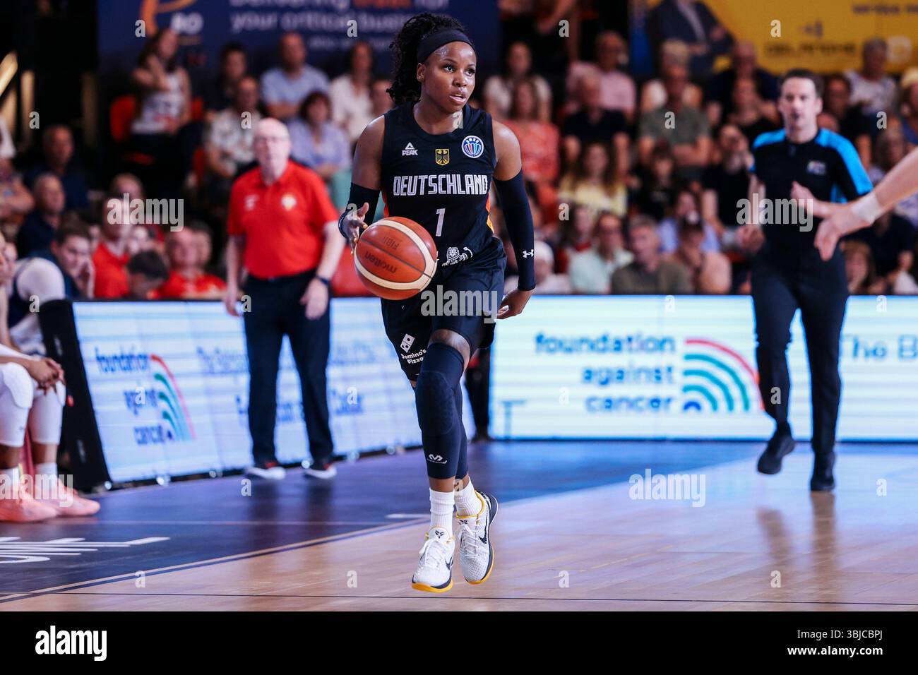 Alexis Peterson (Deutschland, 1) am Ball Basketball Damen Testspiel ...
