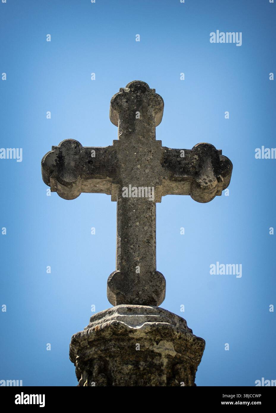 Ancient stone cross on hi-res stock photography and images - Alamy
