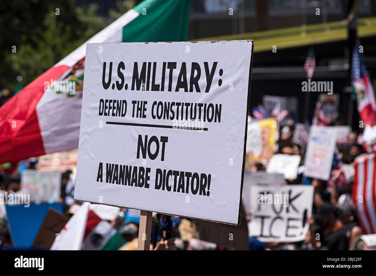 No kings protest los angeles hi-res stock photography and images - Alamy