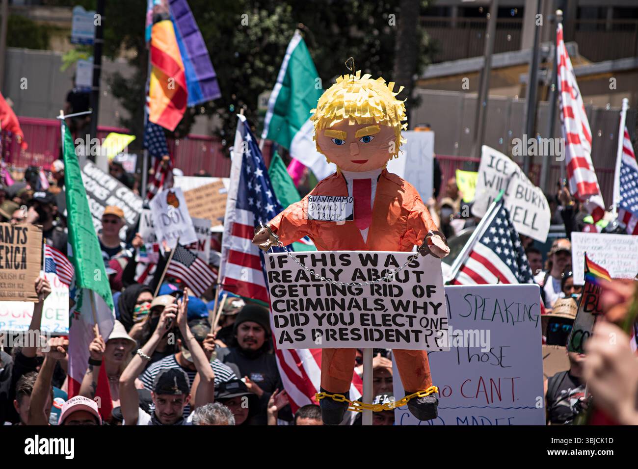 No kings protest sign hi-res stock photography and images - Alamy
