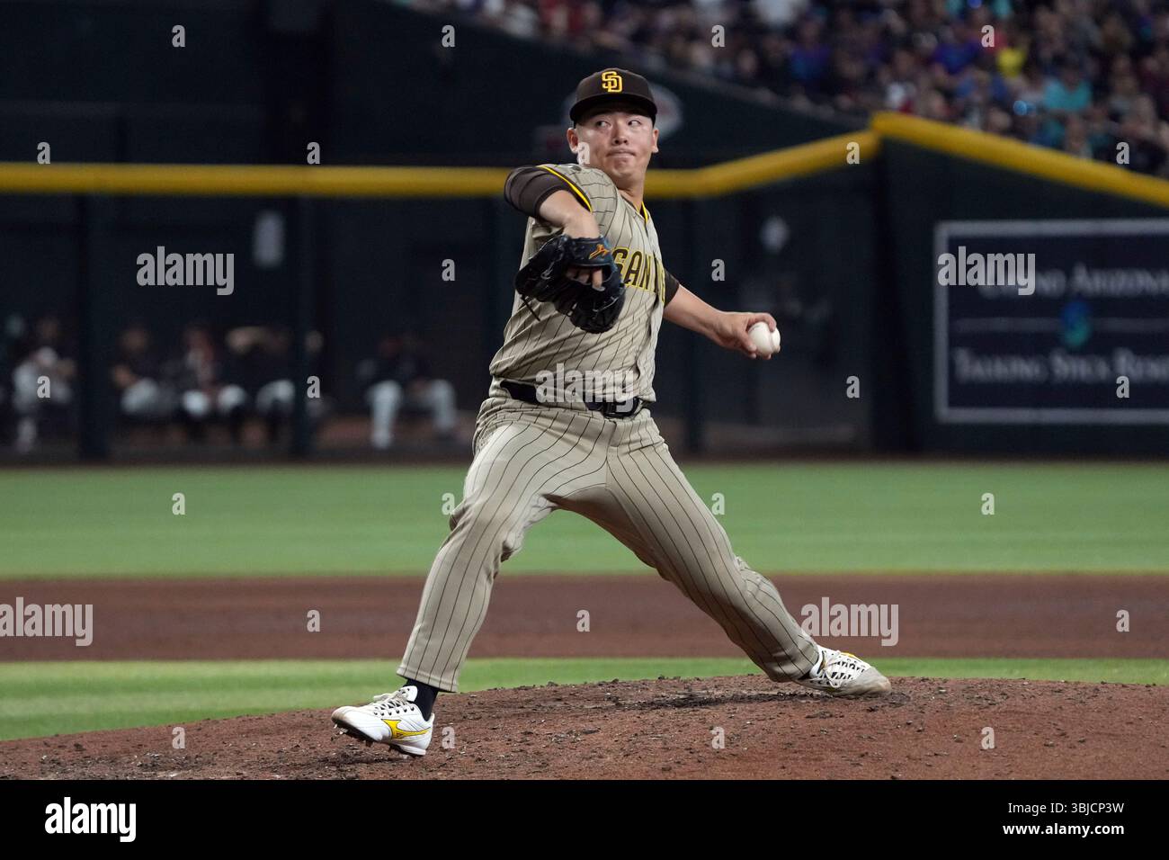 San Diego Padres pitcher Yuki Matsui (1) throws against the Arizona ...
