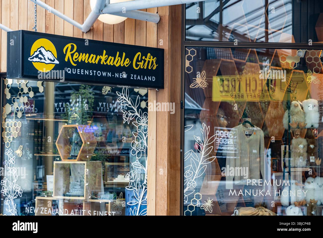 Queenstown town centre, Remarkable Gift and souvenirs shop, Otago, New ...