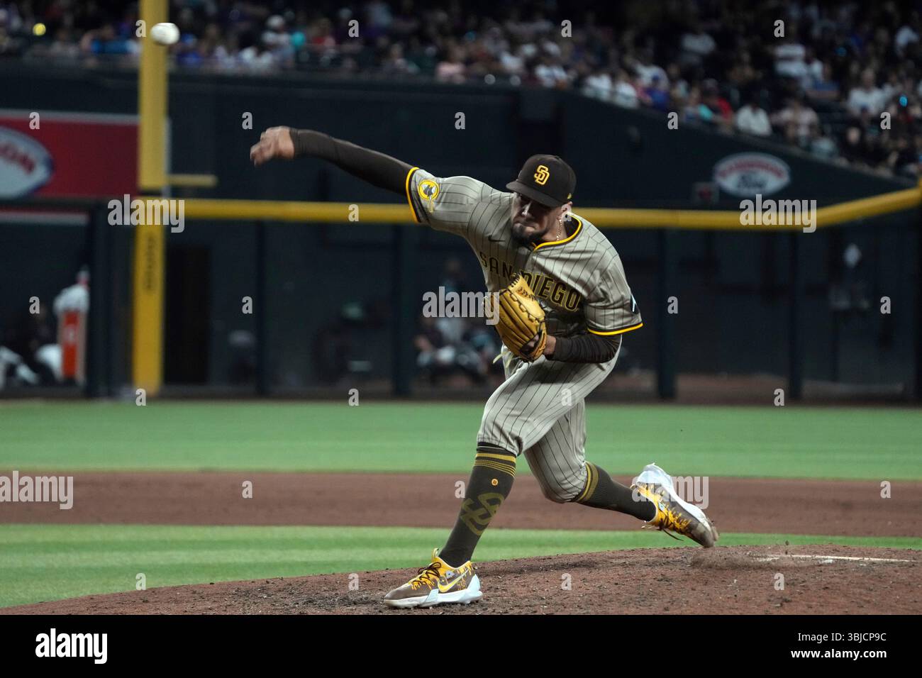 San Diego Padres pitcher Robert Suarez (75) against the Arizona ...
