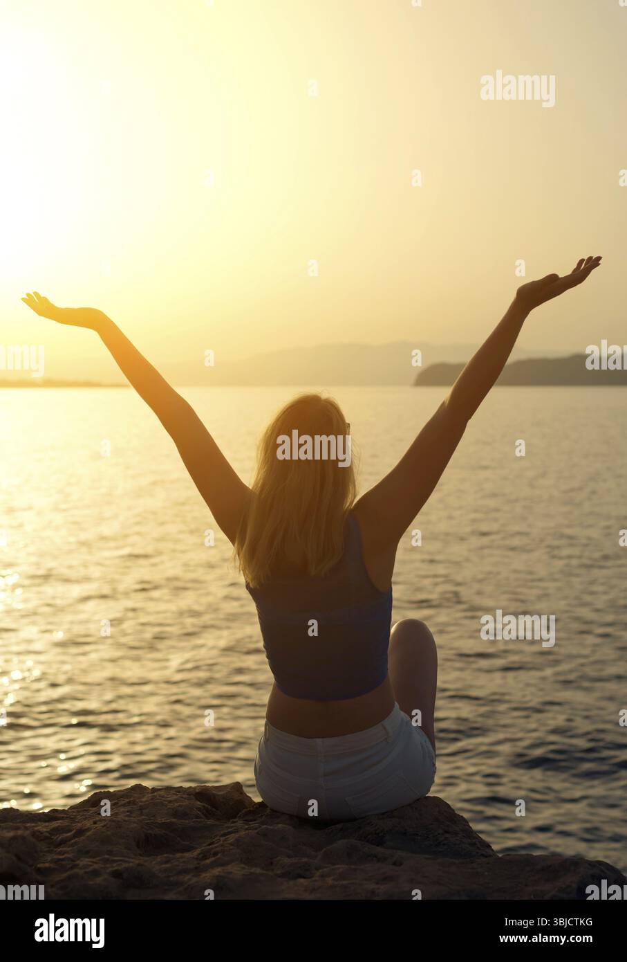 Woman arms wide open sunset hi-res stock photography and images - Alamy