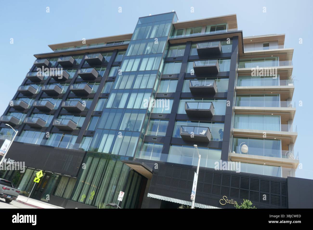 Los Angeles, California, USA 13th June 2025 Actor Matt Damon Condo Home ...