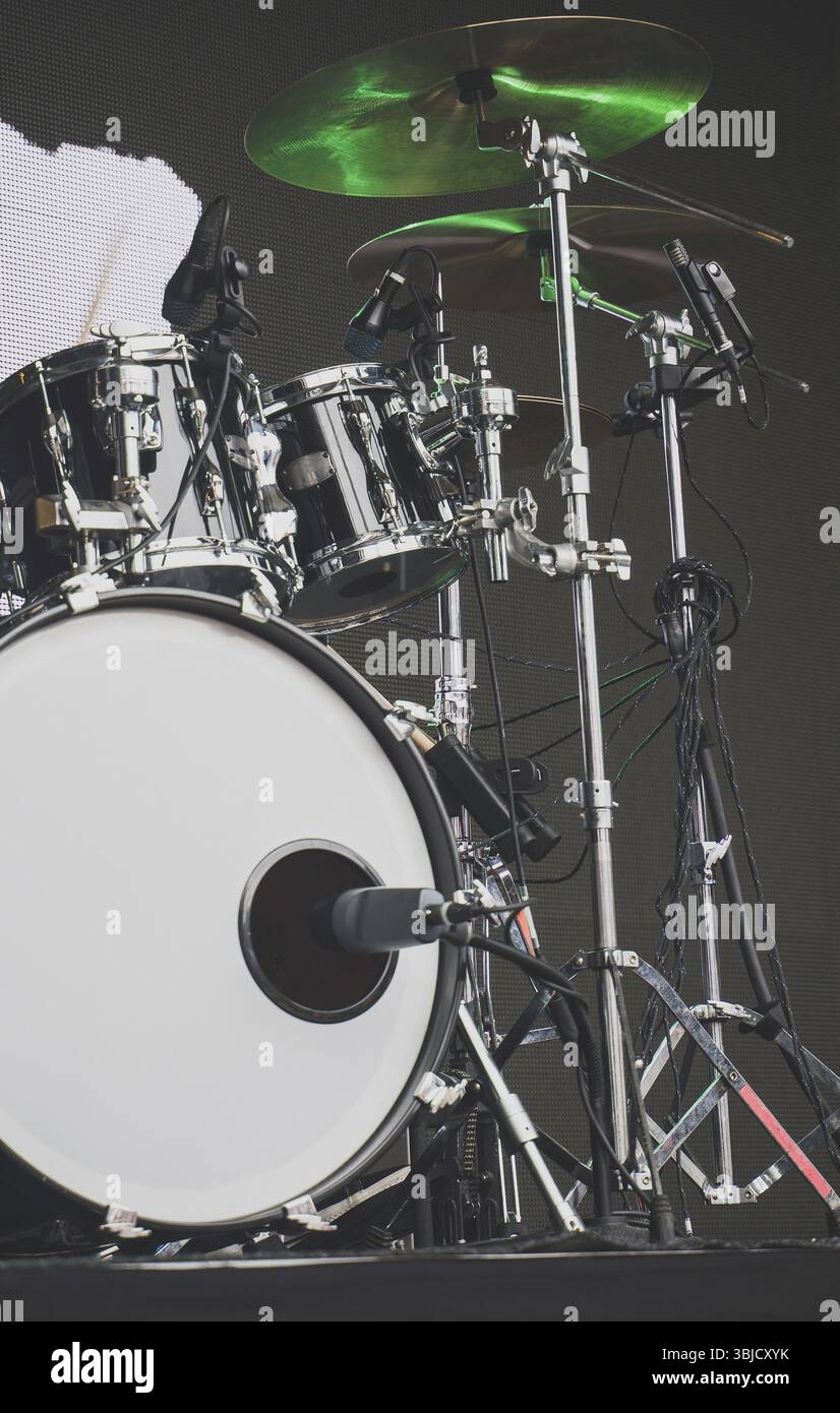 Percussion on stage concert hi-res stock photography and images - Alamy