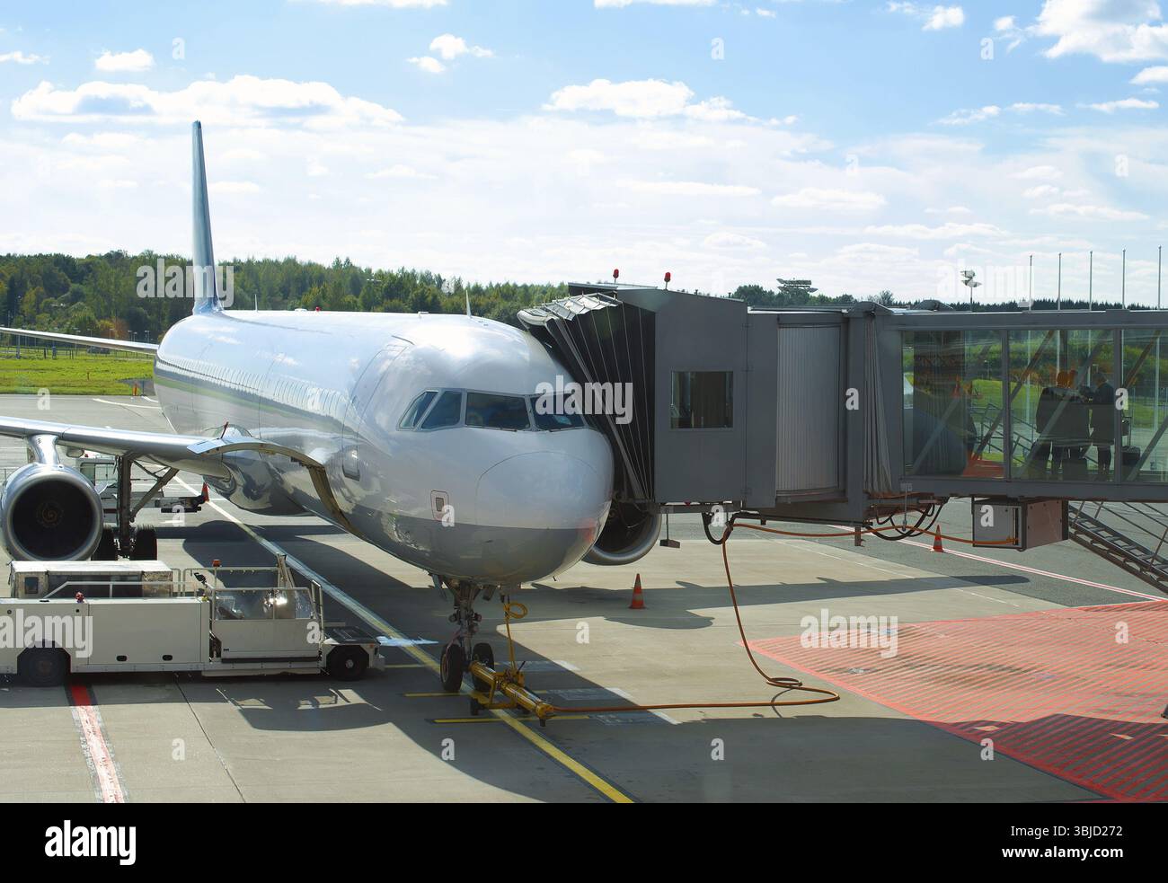 Aircraft maintenance before departure hi-res stock photography and ...