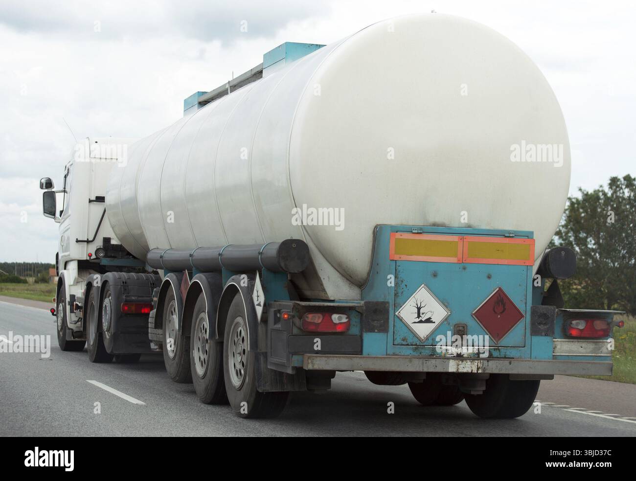 Gas tanker truck hi-res stock photography and images - Alamy