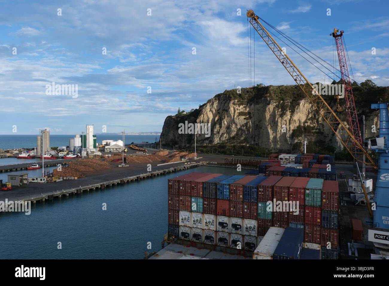 Cargo ship port sunrise hi-res stock photography and images - Alamy