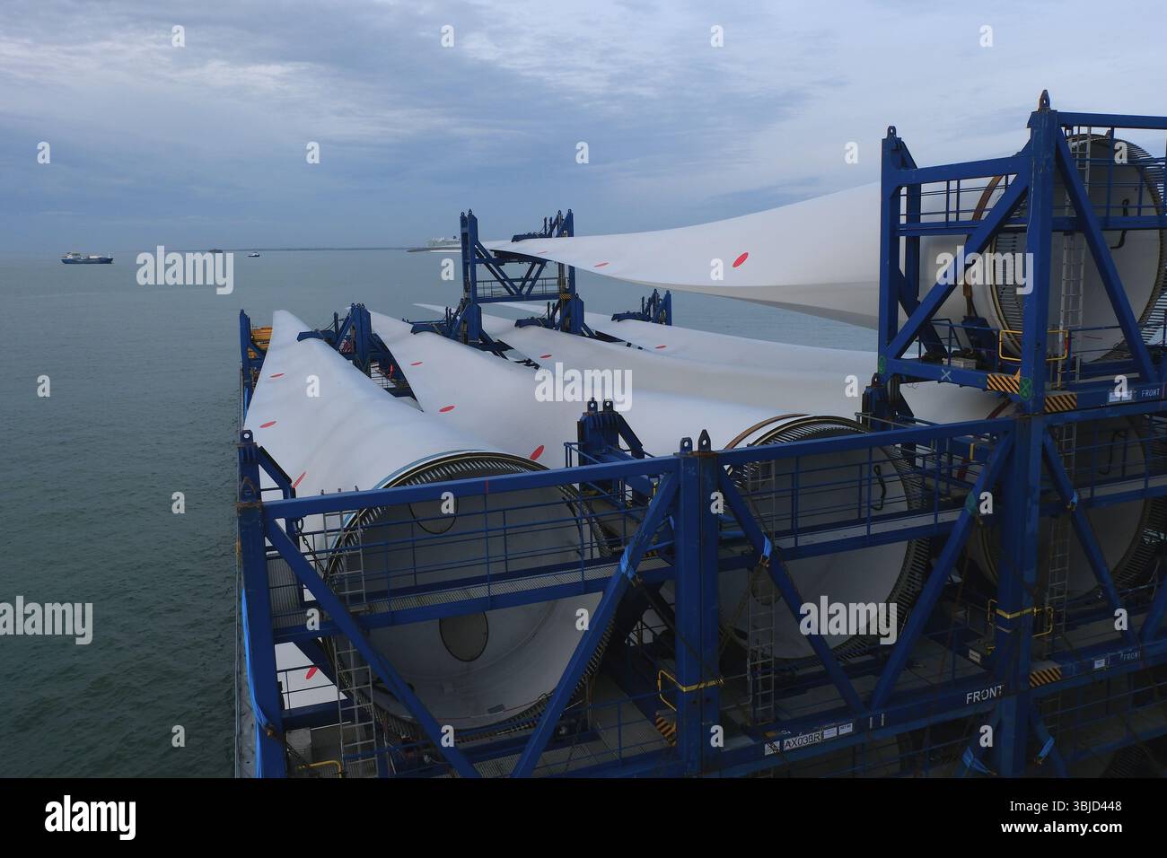 Turbine blade root hi-res stock photography and images - Alamy
