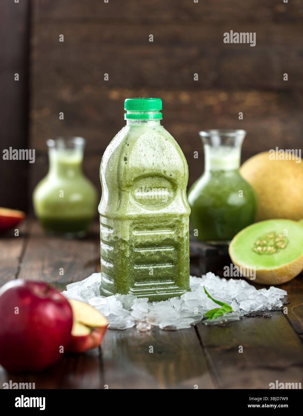Green iced drink hi-res stock photography and images - Alamy