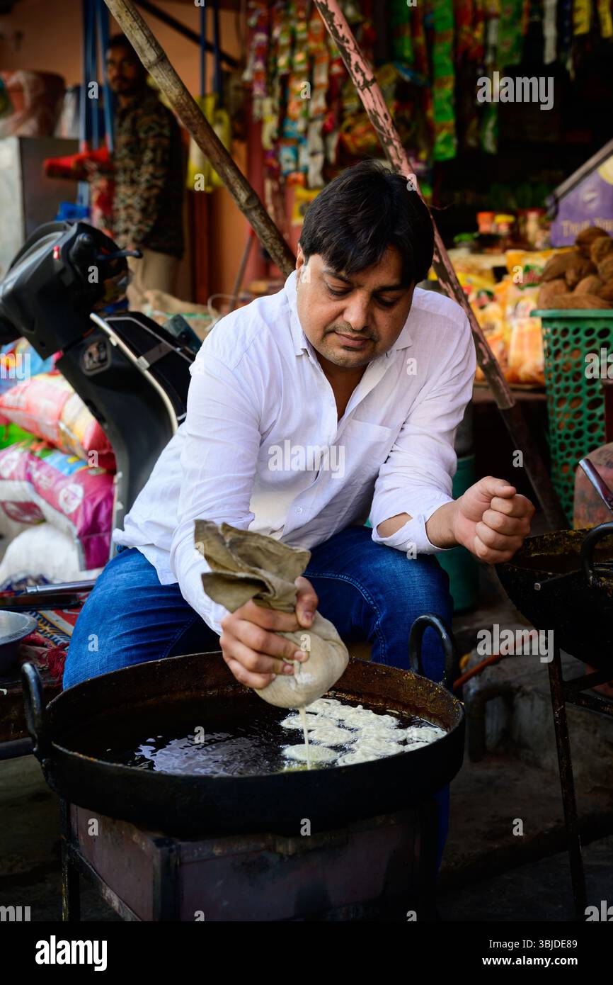 Mandawa, Rajasthan, India - February 10 2025: Man Making Deep Fried ...