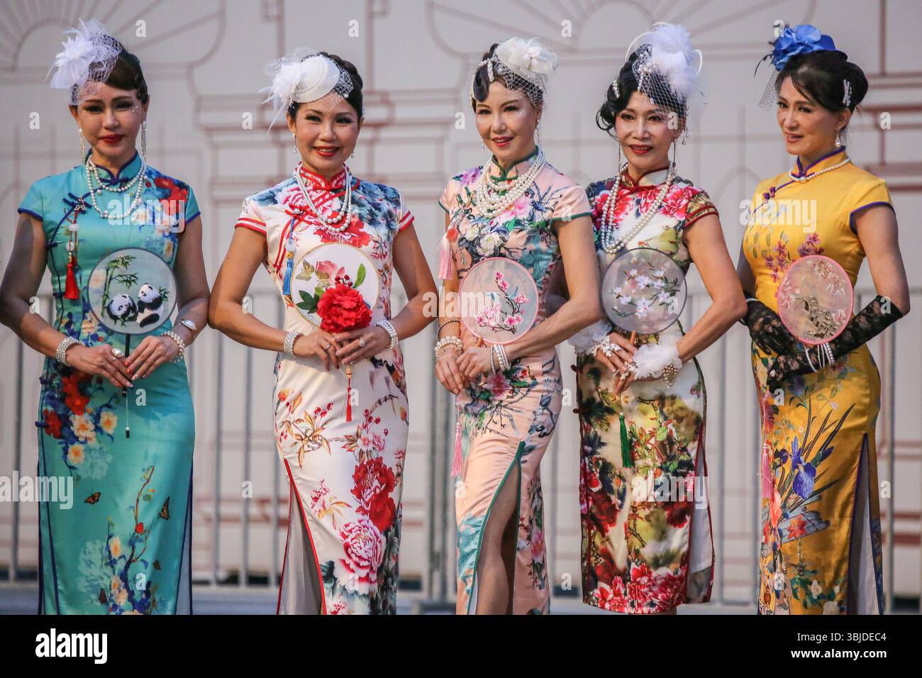 Malaysian Chinese women seen wearing their traditional dresses known as ...